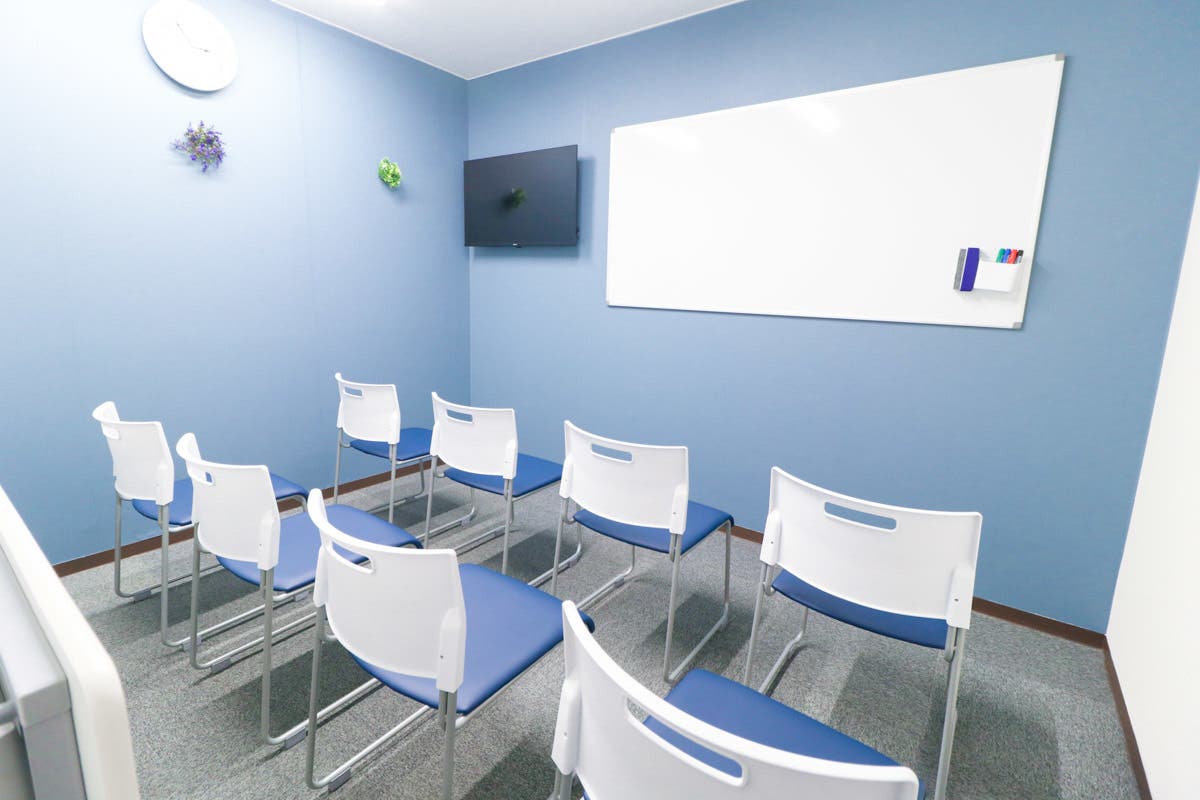 【梅田駅地下直結で最高の立地！大阪駅前第二ビル！8名利用可！】大型モニター・WiFi全て無料！ふれあい貸し会議室 梅田No132の写真15