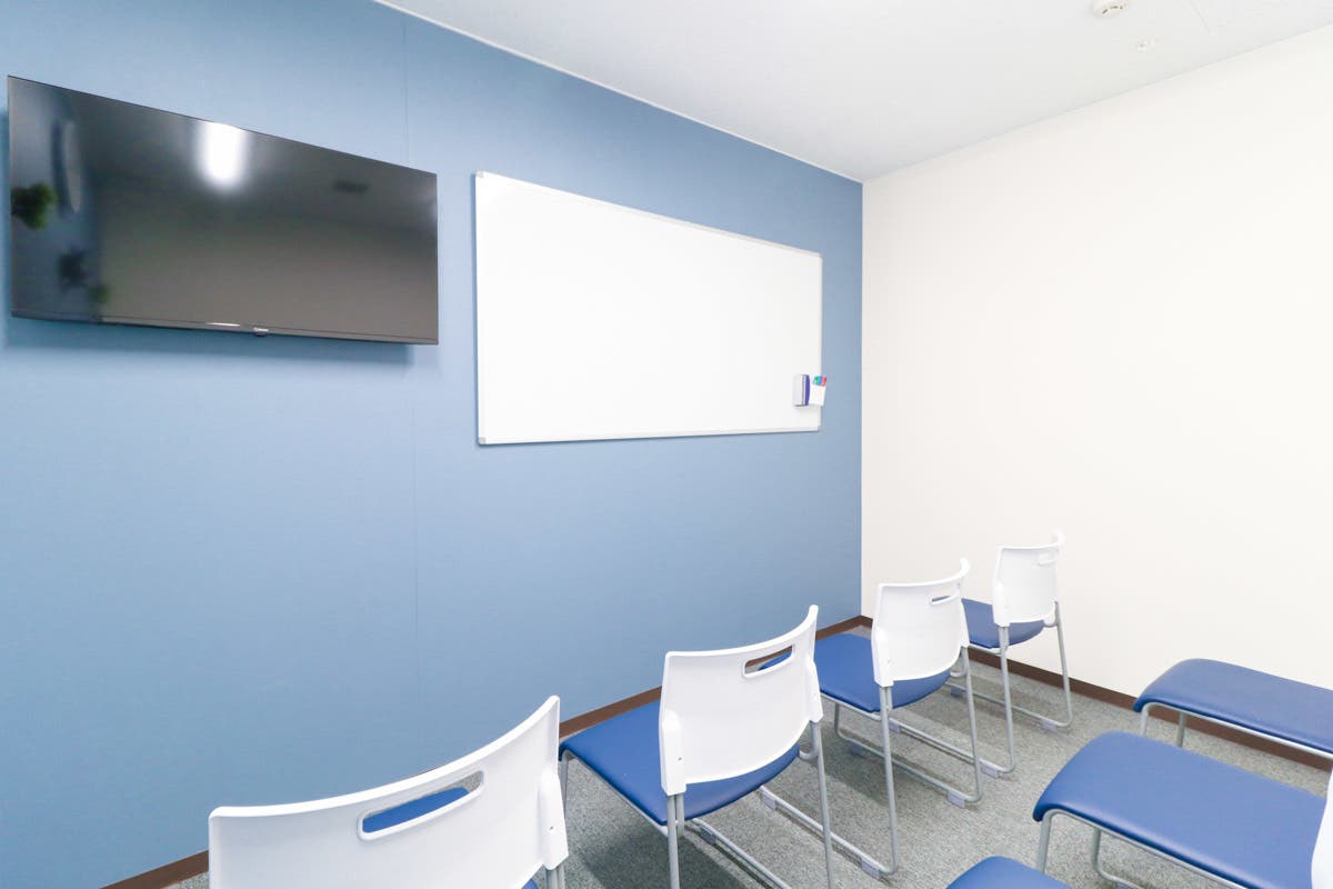 【梅田駅地下直結で最高の立地！大阪駅前第二ビル！8名利用可！】大型モニター・WiFi全て無料！ふれあい貸し会議室 梅田No132の写真16