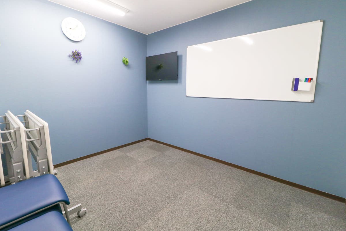 【梅田駅地下直結で最高の立地！大阪駅前第二ビル！8名利用可！】大型モニター・WiFi全て無料！ふれあい貸し会議室 梅田No132の写真19