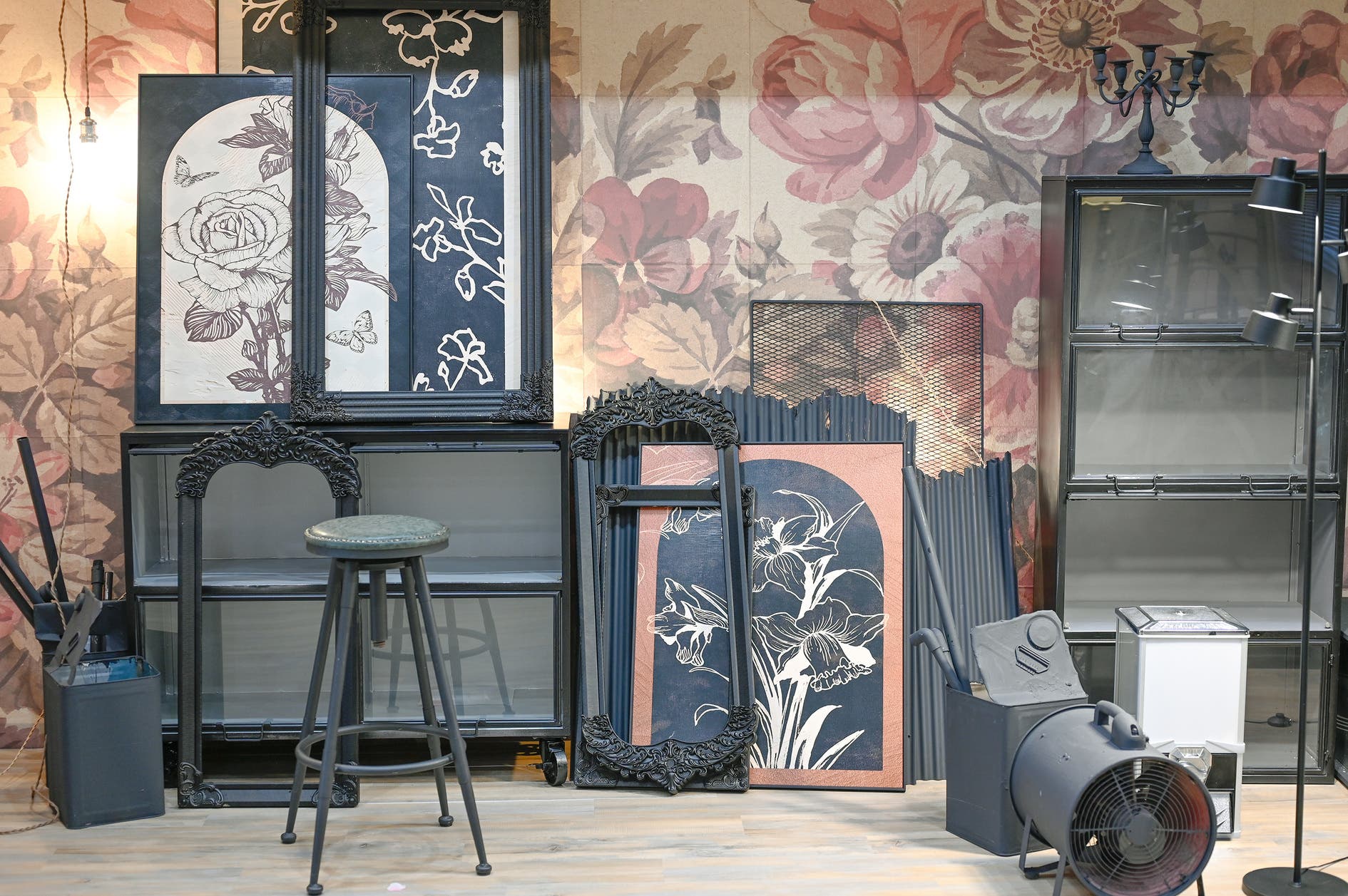 【新宿御苑前駅から徒歩4分】アンティーク家具盛りだくさんの100平米のレンタルスタジオの写真5