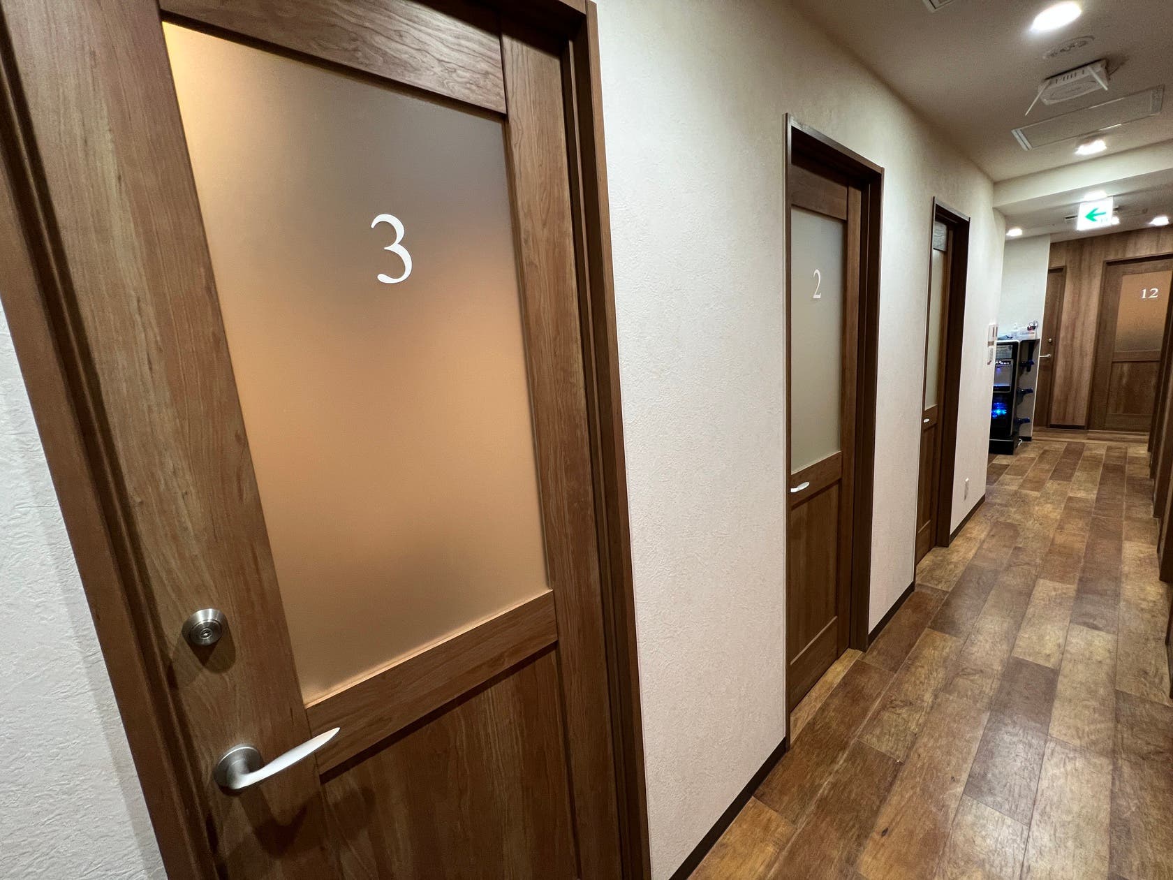 【1名用完全個室／1時間500円】赤坂見附駅から徒歩20秒！＜ブース3＞の写真5