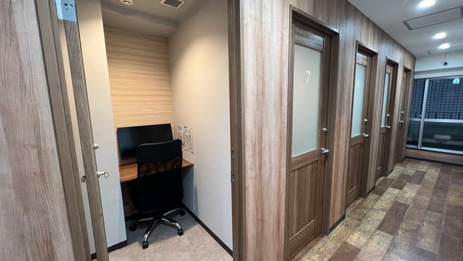 【1名用完全個室/1時間440円】赤坂見附駅から徒歩20秒!<ブース5>の写真6