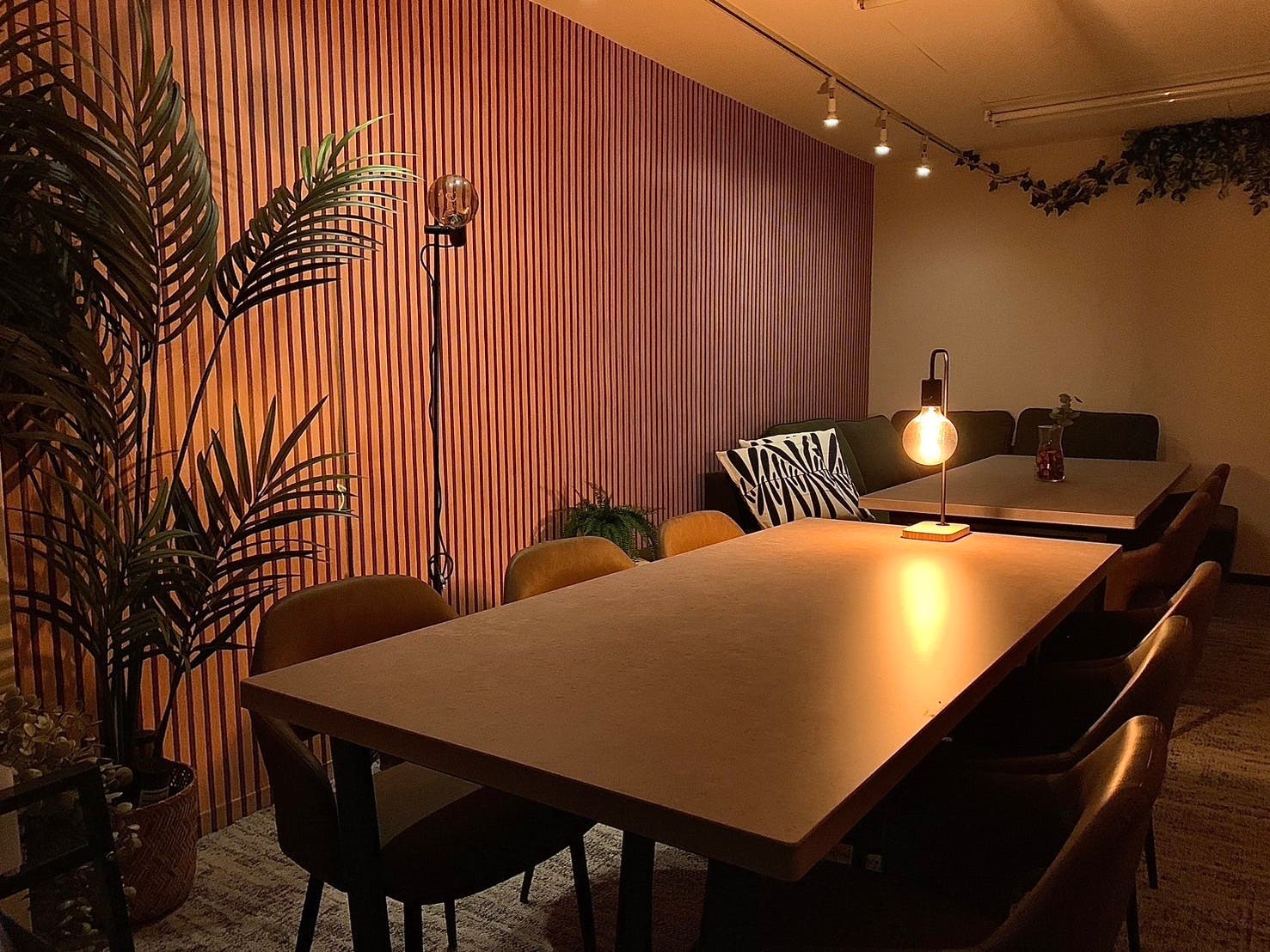 【格安／JR新橋駅徒歩4分】最大18名/Wi-Fi/会議・撮影・懇親会・パーティ・飲食可！の写真5