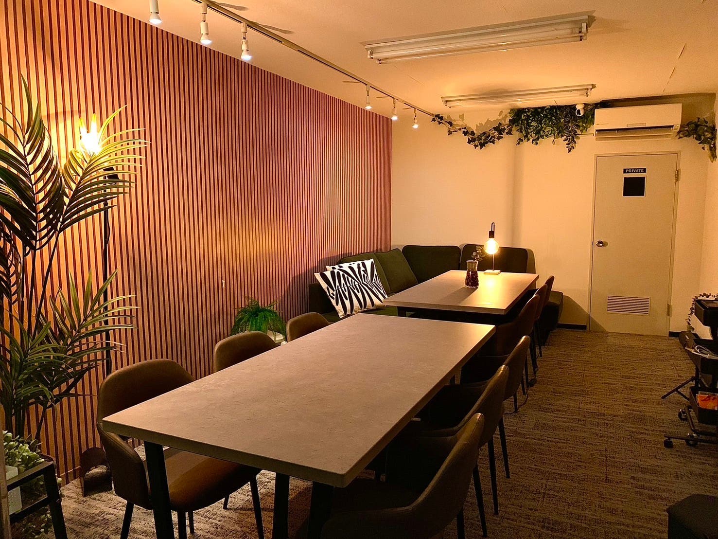 【格安／JR新橋駅徒歩4分】最大18名/Wi-Fi/会議・撮影・懇親会・パーティ・飲食可！の写真8