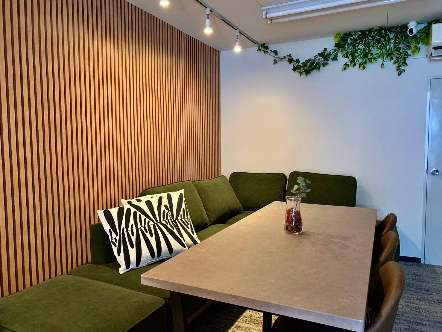 【格安／JR新橋駅徒歩4分】最大18名/Wi-Fi/会議・撮影・懇親会・パーティ・飲食可！の写真11