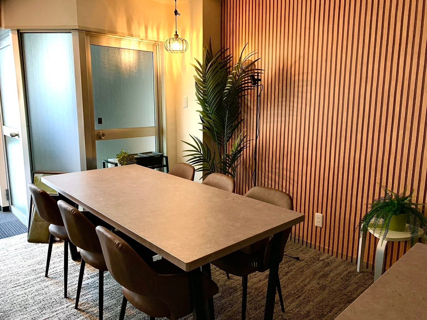 【格安／JR新橋駅徒歩4分】最大18名/Wi-Fi/会議・撮影・懇親会・パーティ・飲食可！の写真14