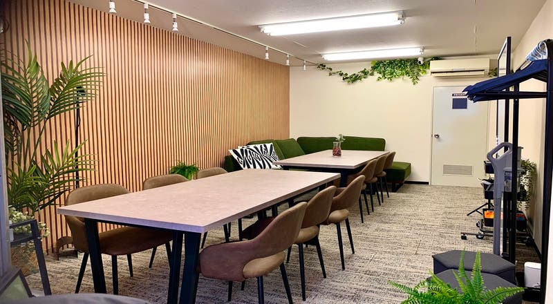 【格安／JR新橋駅徒歩4分】最大18名/Wi-Fi/会議・撮影・懇親会・パーティ・飲食可！
