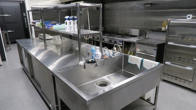 【武蔵小杉】冷凍レンタルキッチン!冷凍食品1万食製造可能・本格厨房設備完備・12人作業可能な広い厨房・営業許可付きキッチンの写真2