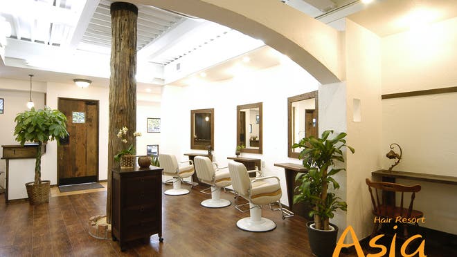 南浦和駅から徒歩3分の利便性良し、セット面やベット等もあり多様なサロンワーク可!の写真1