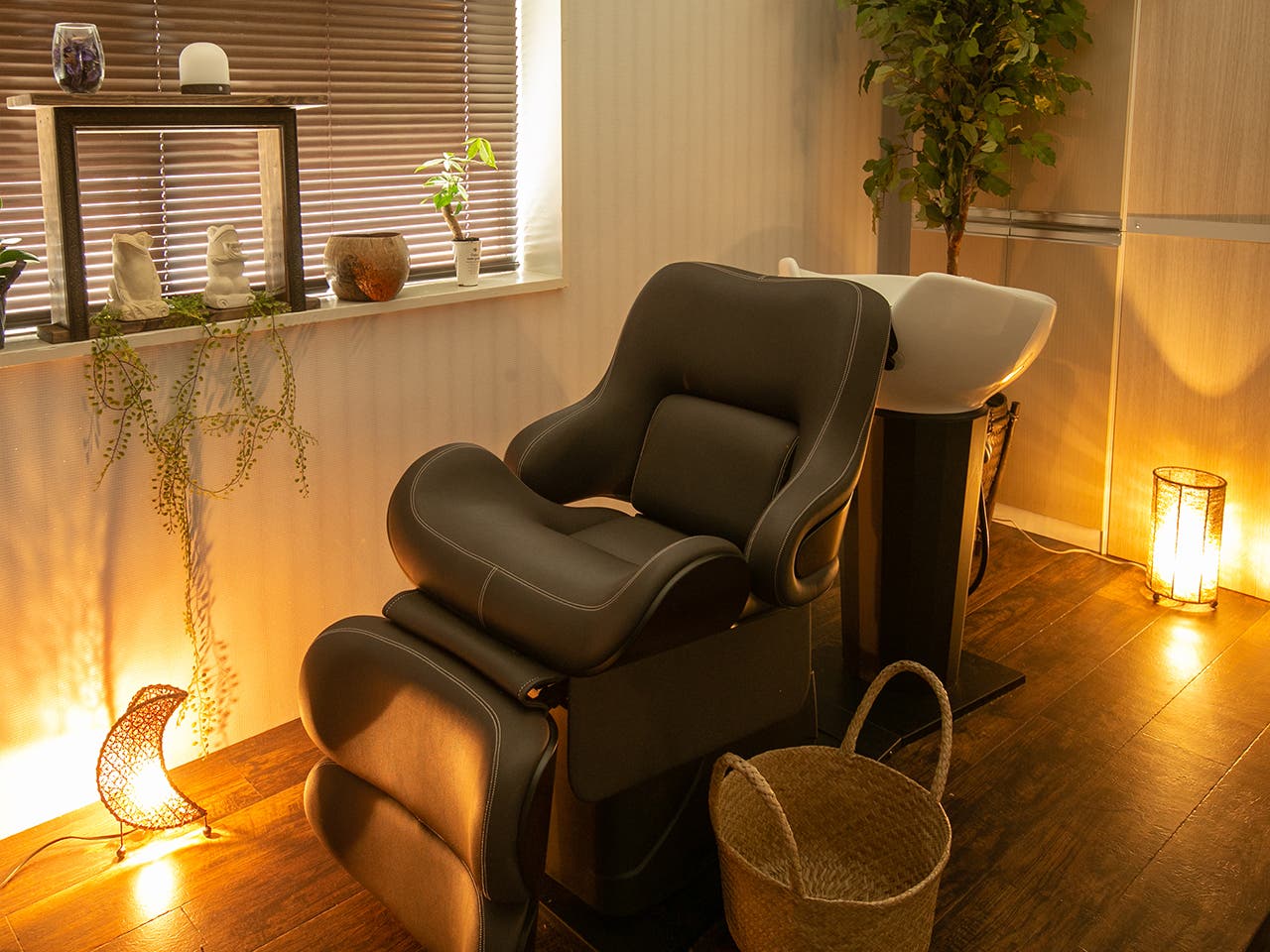 南浦和駅から徒歩３分の利便性良し、セット面やベット等もあり多様なサロンワーク可！の写真6