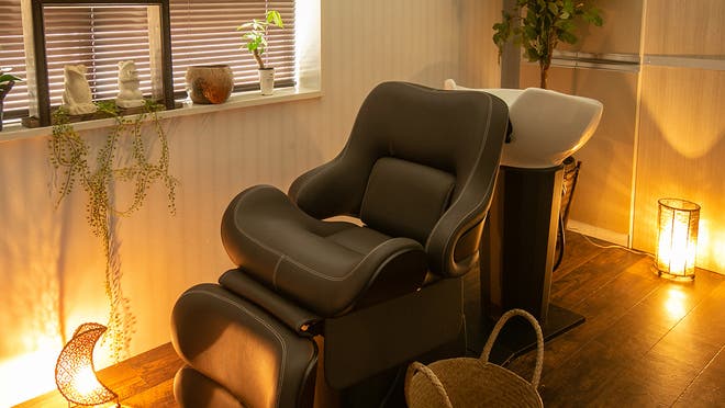 南浦和駅から徒歩3分の利便性良し、セット面やベット等もあり多様なサロンワーク可!の写真6