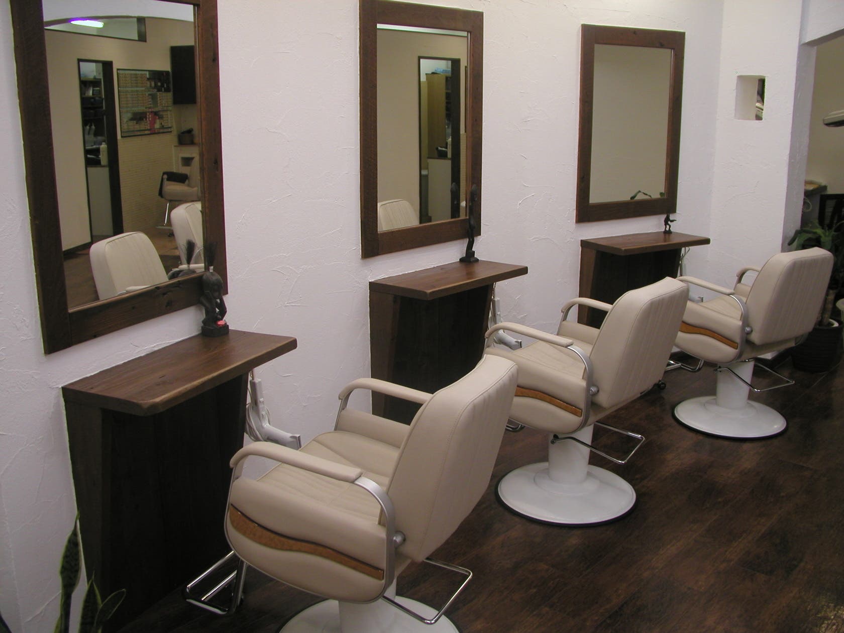 南浦和駅から徒歩３分の利便性良し、セット面やベット等もあり多様なサロンワーク可！の写真8