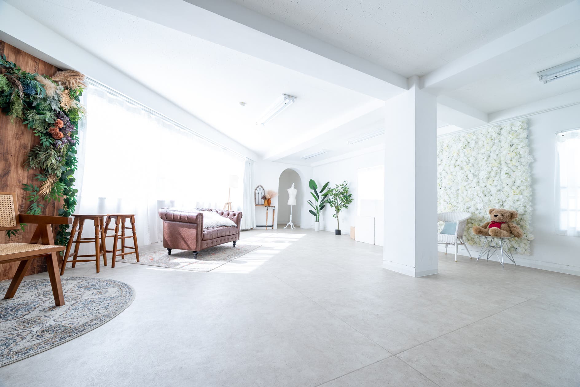 飯田橋駅2分｜自然光 × 二面採光 × アーチ × 白壁 × 植物｜24時間OK｜土足OKの写真10