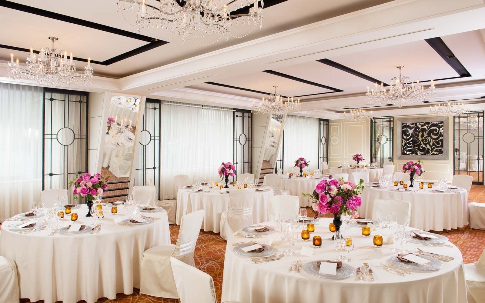 【ホテル日航大阪】白鳥の写真1