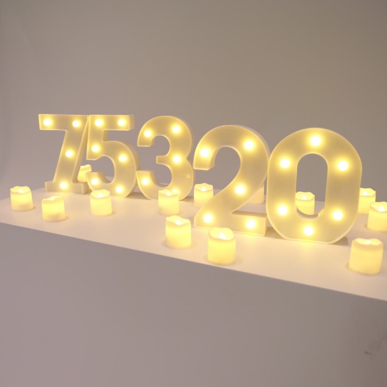 川口駅西口のセルフ写真スタジオ！カメラ等の撮影機材や小道具を各種取り揃えています！の写真9