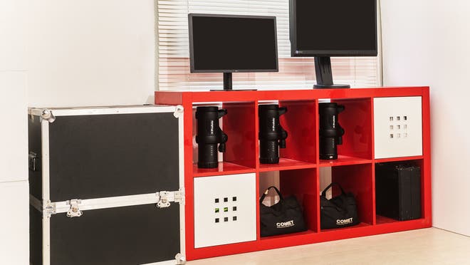 メイクブース、シャンプー台完備で、美容関連の撮影に最適なスタジオ。白ホリゾントを備え、ヘアスタイル撮影、美容関連セミナーにお勧めの写真6