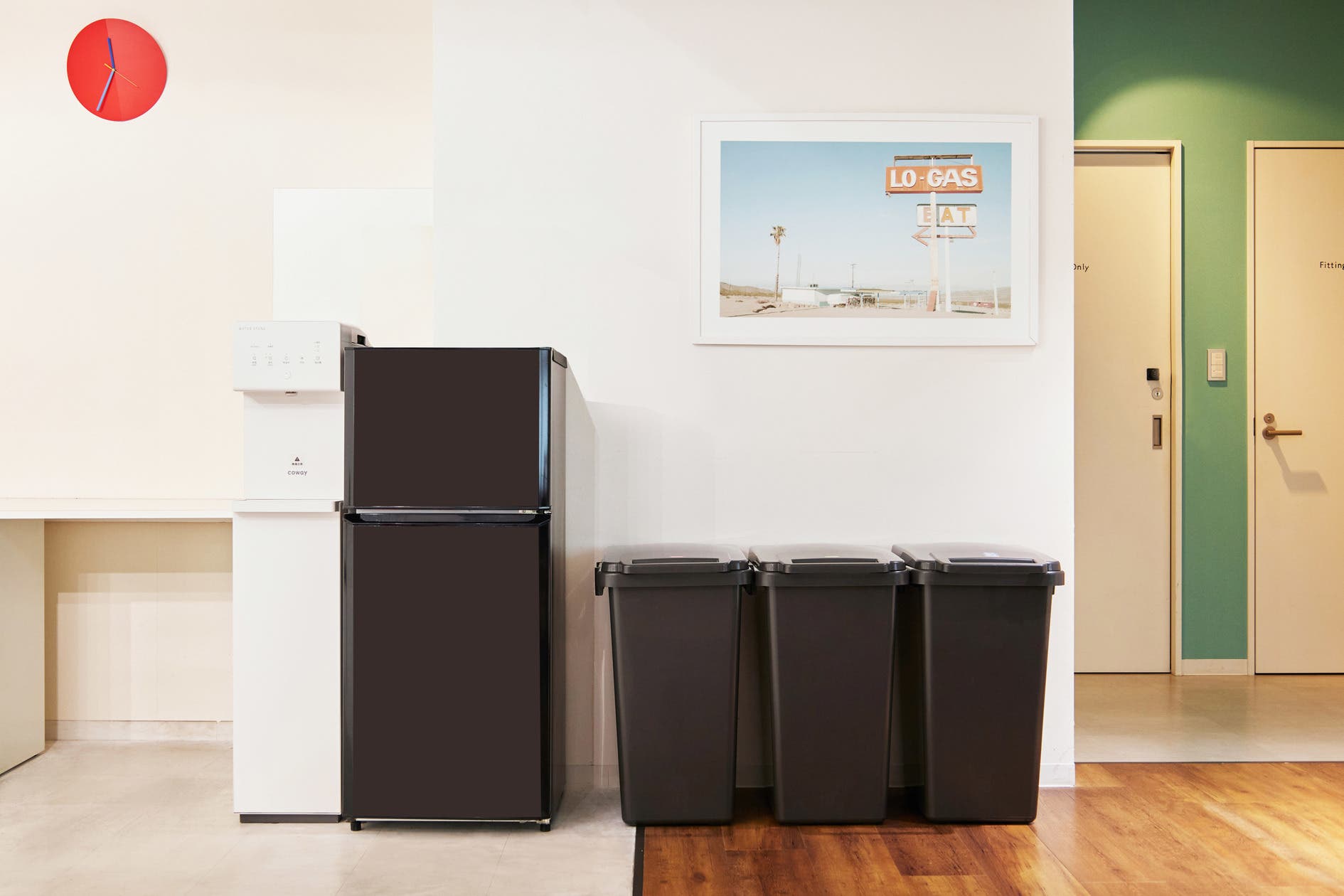 メイクブース、シャンプー台完備で、美容関連の撮影に最適なスタジオ。白ホリゾントを備え、ヘアスタイル撮影、美容関連セミナーにお勧めの写真8