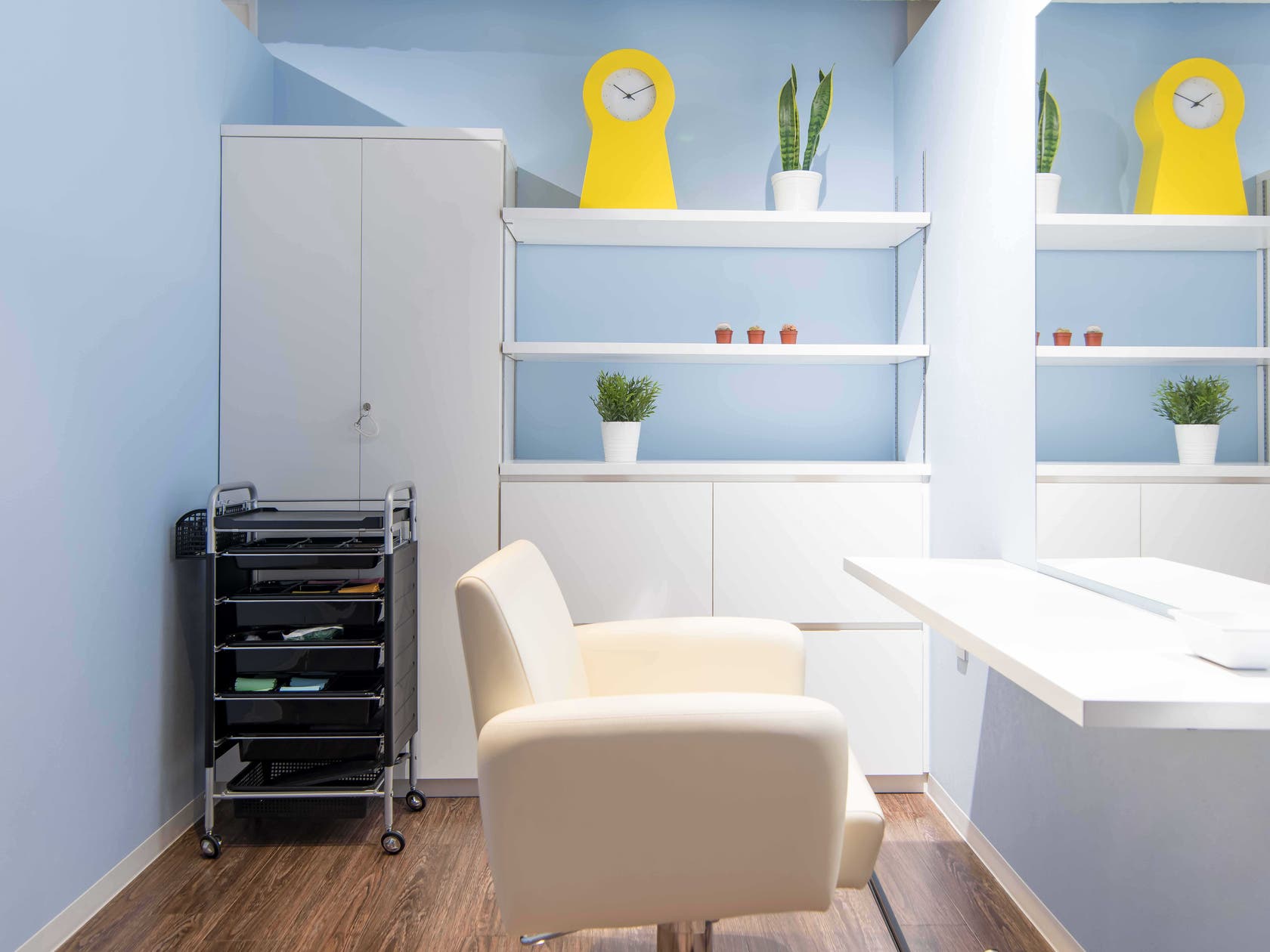 メイクブース、シャンプー台完備で、美容関連の撮影に最適なスタジオ。白ホリゾントを備え、ヘアスタイル撮影、美容関連セミナーにお勧めの写真10