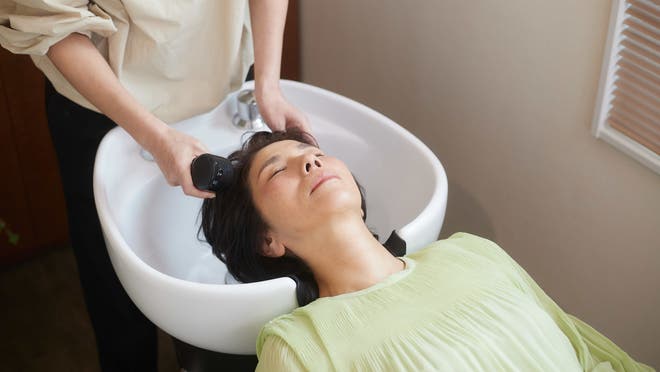 メイクブース、シャンプー台完備で、美容関連の撮影に最適なスタジオ。白ホリゾントを備え、ヘアスタイル撮影、美容関連セミナーにお勧めの写真12