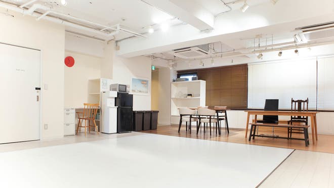 メイクブース、シャンプー台完備で、美容関連の撮影に最適なスタジオ。白ホリゾントを備え、ヘアスタイル撮影、美容関連セミナーにお勧めの写真4