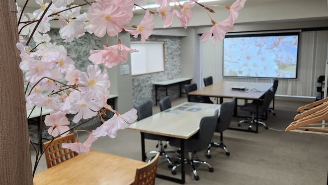 JR神戸駅前2分の60㎡大会議室です。商談会・物販等イベント向けパーティースペース。キッチンあり。の写真1