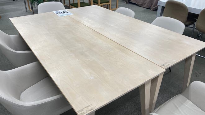 【さぎ沼会議室6】鷺沼駅10秒!エアコン付!オフィス感高い!さぎ沼貸し会議室、打ち合わせ&勉強&作業デスク。の写真1