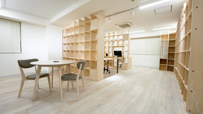 【最寄り駅から徒歩1分】仕事✏️会議 💻 勉強 📖作業場として!東京港区の完全個室の広々ワークスペース・レンタルスペース⭐️の写真1