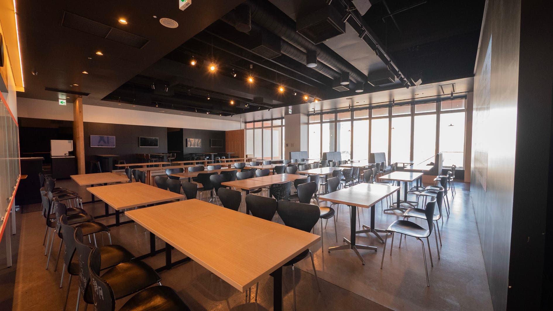 熱狂とつながりが生まれる、最大300名収容の多目的レンタルスペースの写真15