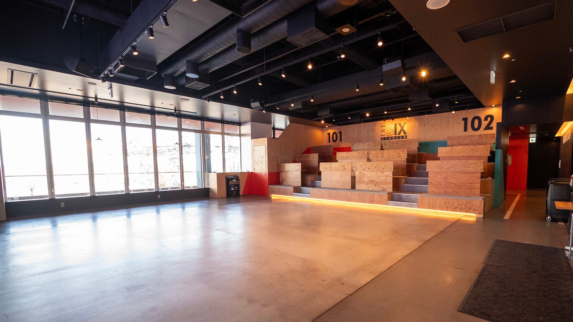 熱狂とつながりが生まれる、最大300名収容の多目的レンタルスペースの写真4