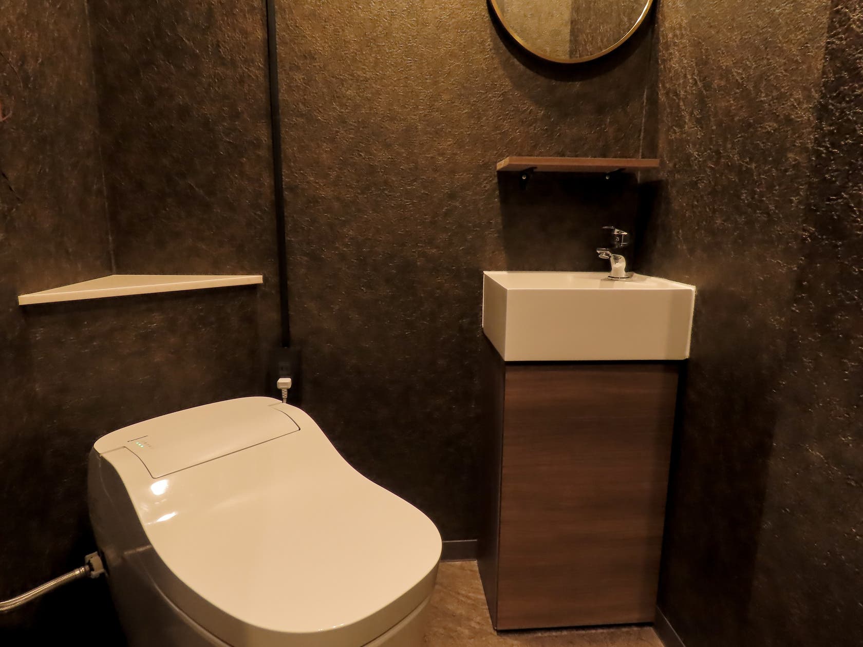 壁仕切り＆扉付の個室◎小伝馬町駅から徒歩2分のモダンなサロンの写真8