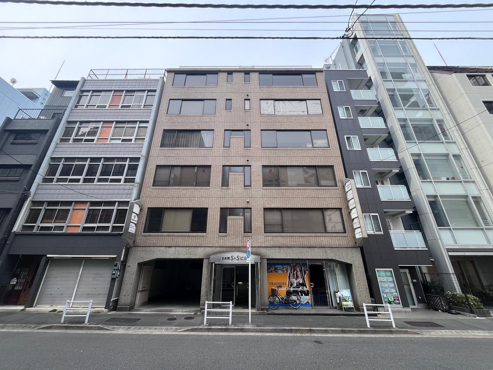 壁仕切り＆扉付の個室◎小伝馬町駅から徒歩2分のモダンなサロンの写真9