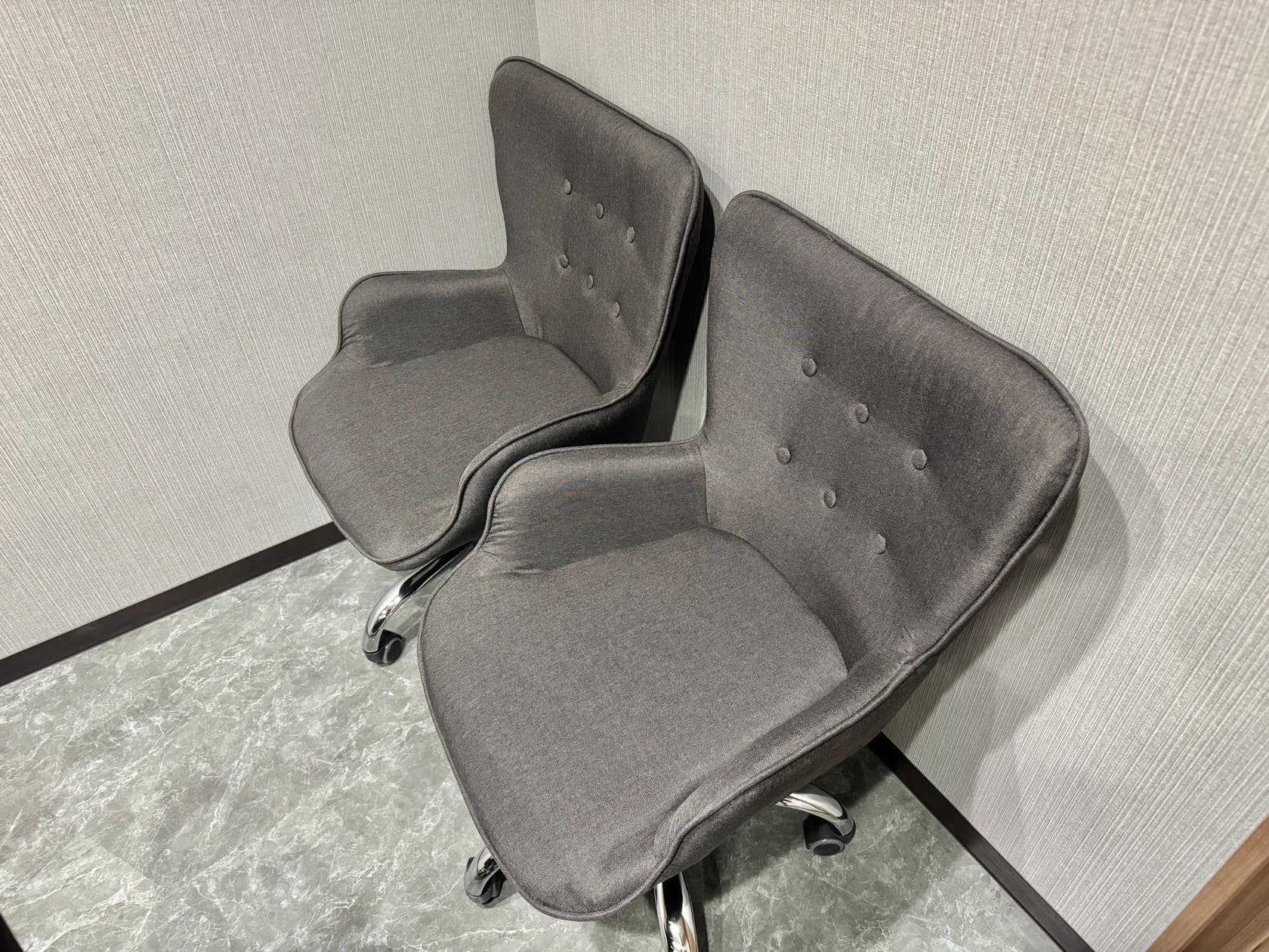 【¥990/30分！目黒駅東口徒歩1分】モニター・フリードリンク付き10名会議室（Room C）※予約時間前は入室不可の写真5