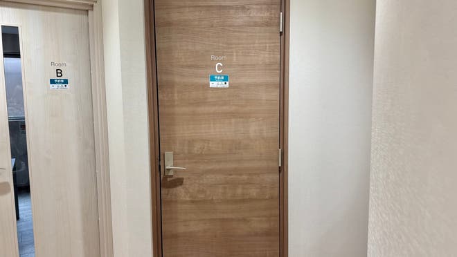 【¥990/30分!目黒駅東口徒歩1分】モニター・フリードリンク付き10名会議室(Room C)※予約時間前は入室不可の写真12