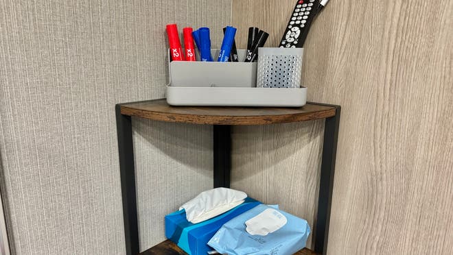 【¥990/30分!目黒駅東口徒歩1分】モニター・フリードリンク付き10名会議室(Room C)※予約時間前は入室不可の写真9