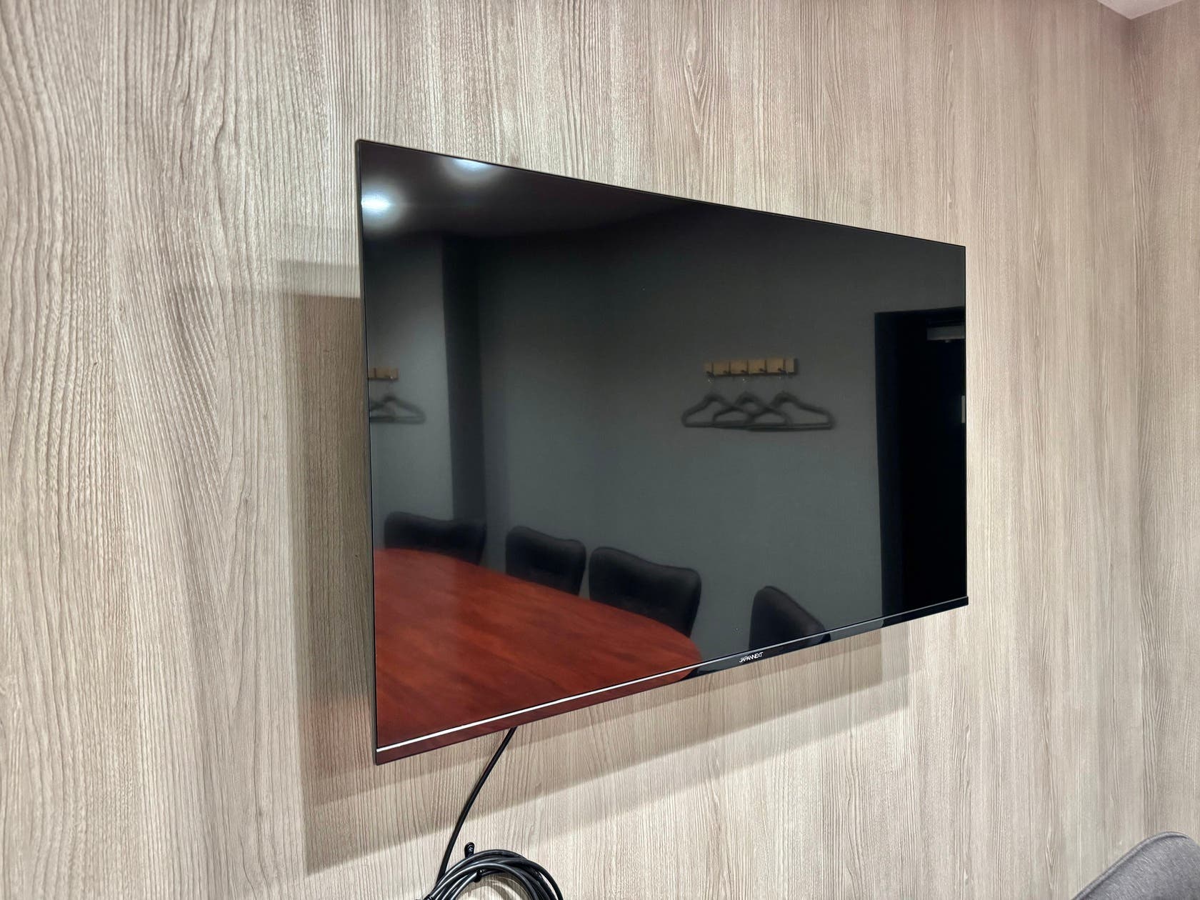 【¥990/30分！目黒駅東口徒歩1分】モニター・フリードリンク付き10名会議室（Room C）※予約時間前は入室不可の写真6