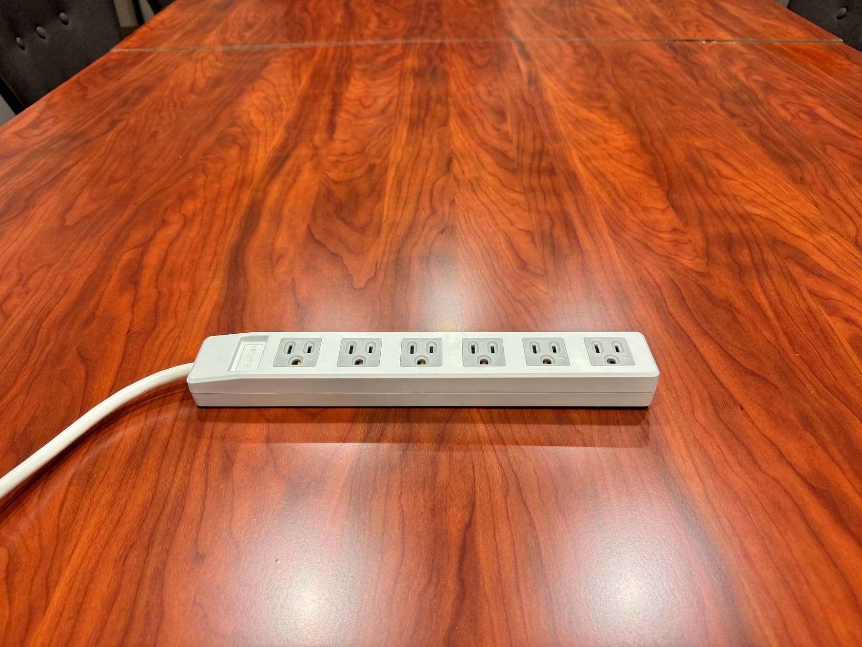 【¥990/30分！目黒駅東口徒歩1分】モニター・フリードリンク付き10名会議室（Room C）※予約時間前は入室不可の写真10