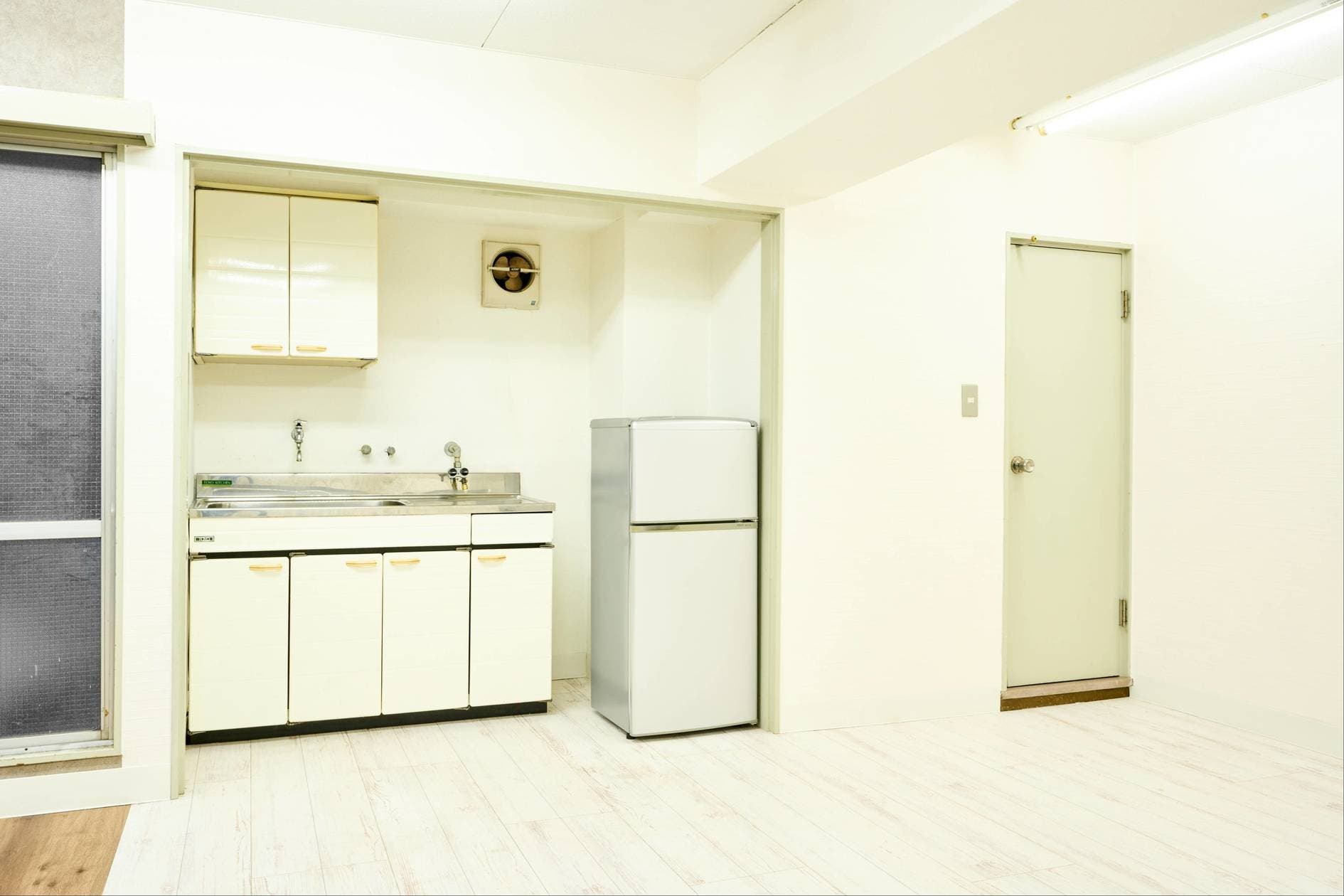 駅チカ！無料Wi-Fi付き！自然光の入る撮影スタジオ！の写真11