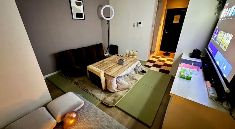 カメラ無💛24h🈺❣️まったりデート◎心斎橋駅５分🔥タタミのお部屋❣️70㌅スクリーン🎞️マットレスソファでゴロゴロ～