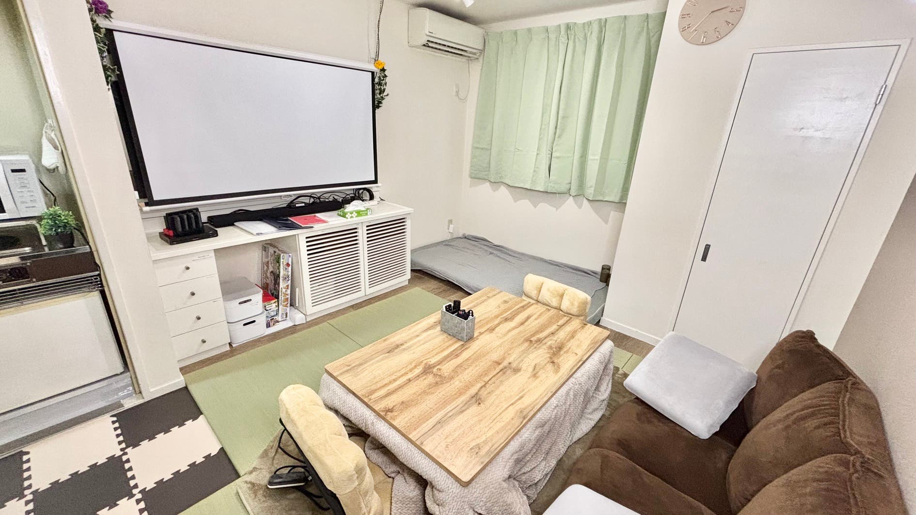 カメラ無💛24h🈺❣️まったりデート◎心斎橋駅５分🔥タタミのお部屋❣️70㌅スクリーン🎞️マットレスソファでゴロゴロ～の写真3