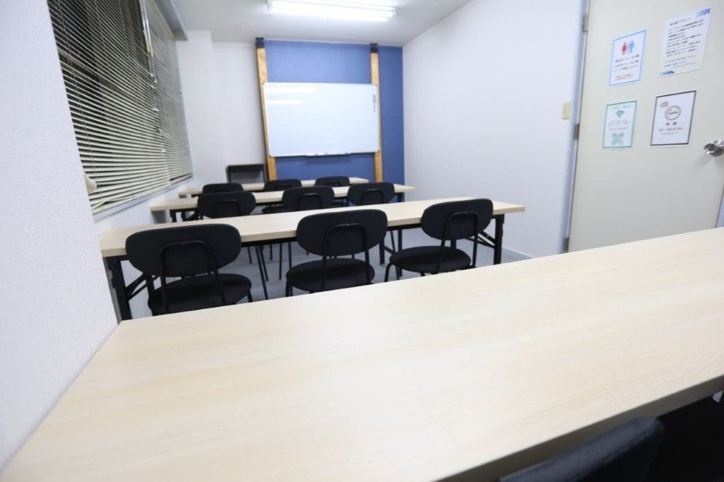 2025年2月OPEN！モニター、ホワイトボード付き貸会議室 - リンクスペース新宿御苑前駅前の写真9