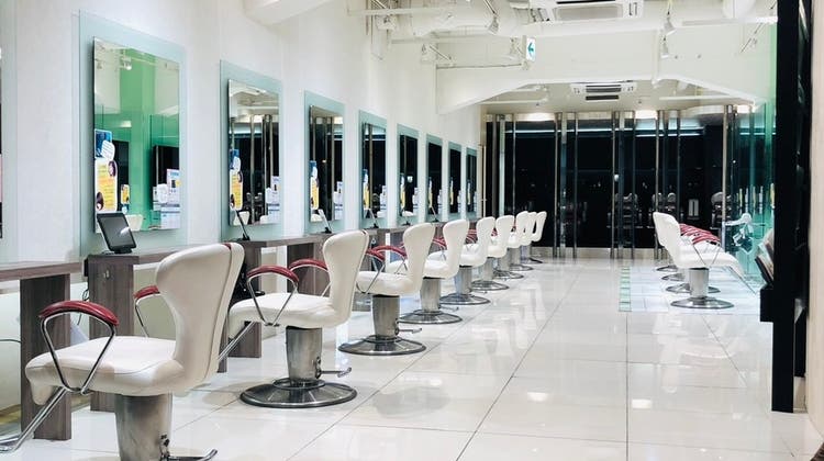 【EARTH 荻窪店】カットオープン席★大型サロンに併設されたレンタルサロン✂︎フリーランス/個人練習/美容業に最適♪の写真1