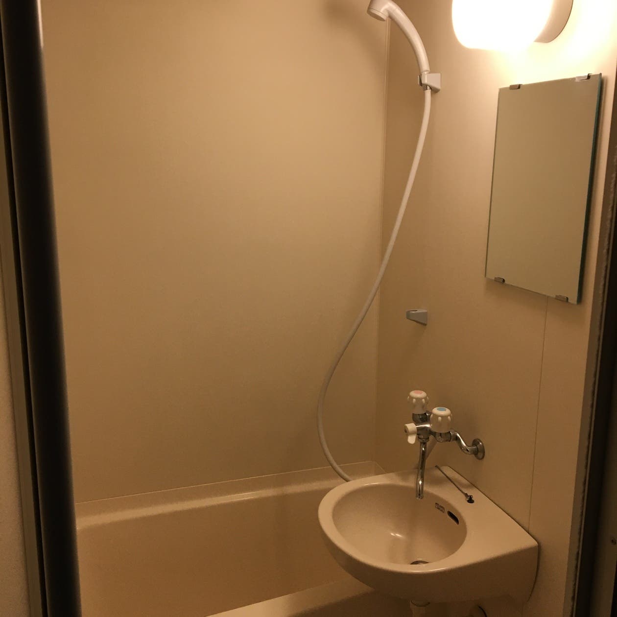 【シャワールーム】ボディーソープは備え付けをご利用頂けます。の画像1