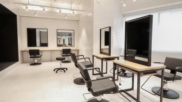 【美容室】セット面8席、シャンプー台1台完備（1席予約／8席貸切）の写真1