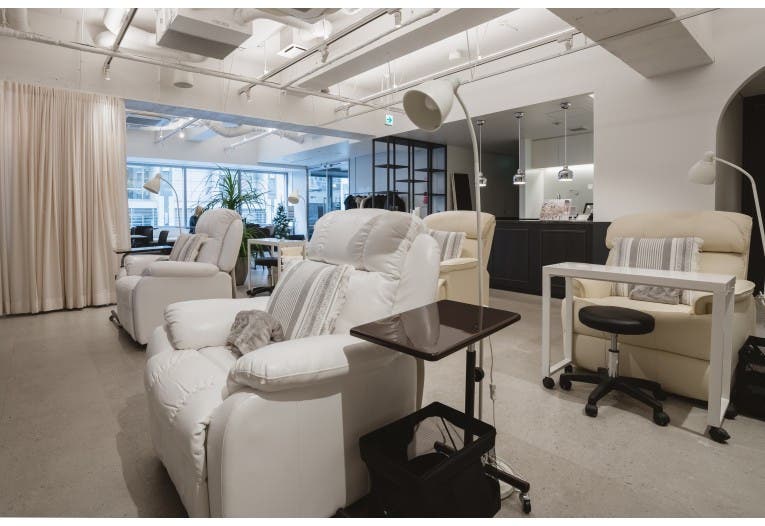 【ネイル/まつげ/アイブロウ】座り心地抜群のフルフラットリクライニングシート/全5席の写真2