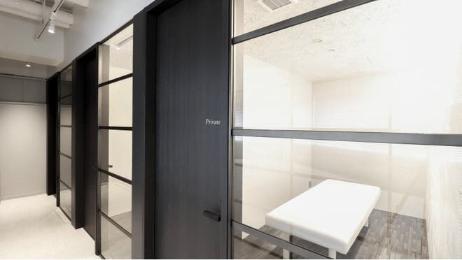 【エステ/リラクゼーション】平日夜限定完全プライベート空間/完全個室の施術ベッド/全2部屋の写真1