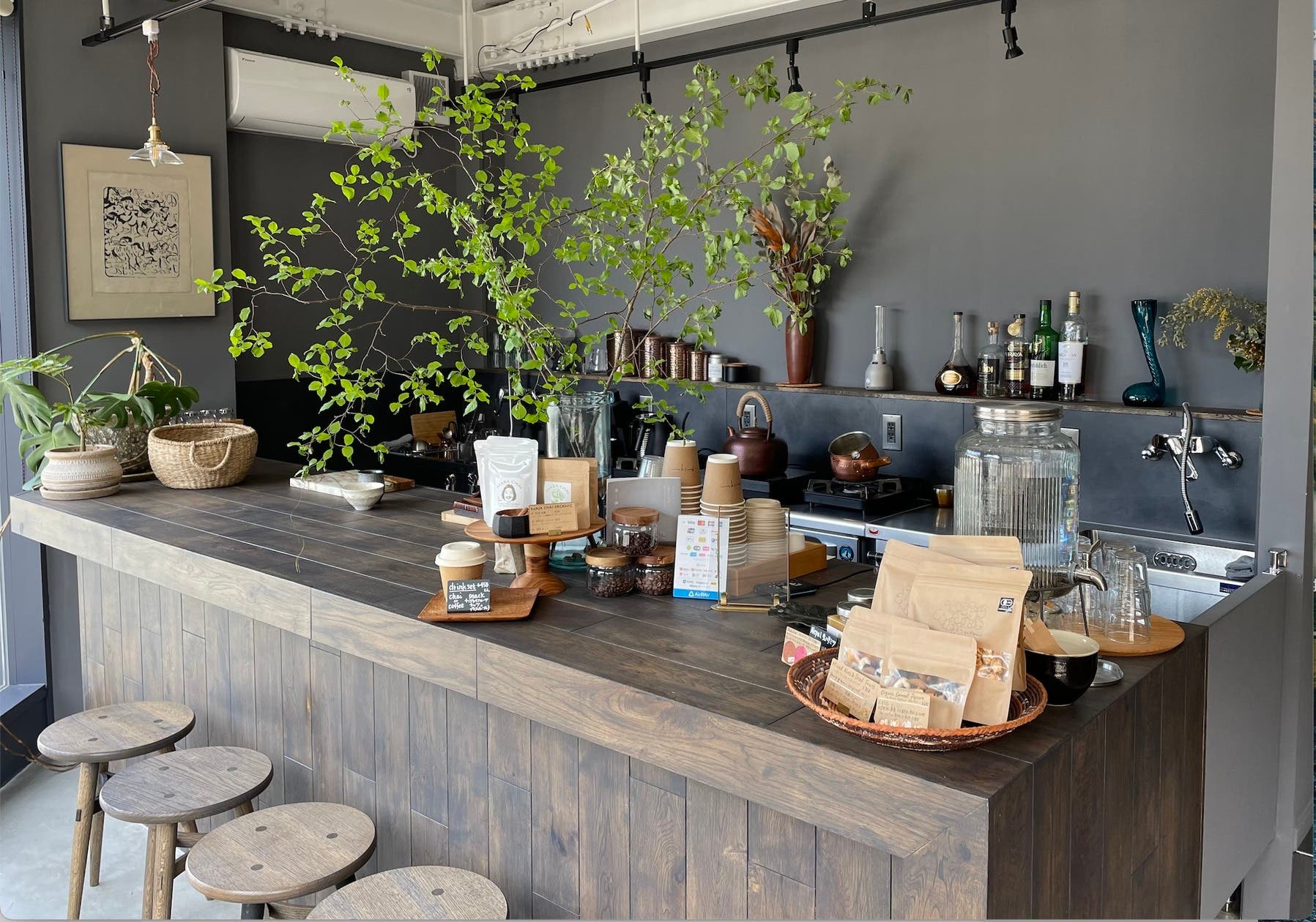 静かな住宅街にポツンとある小さな路面カフェの写真4