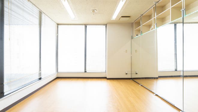 ⭐️少人数にオススメ/久留米市最安値級の価格です⭐️♦︎西鉄久留米駅徒歩1分♦︎ダンスができるレンタルスタジオ【24時間営業】の写真2