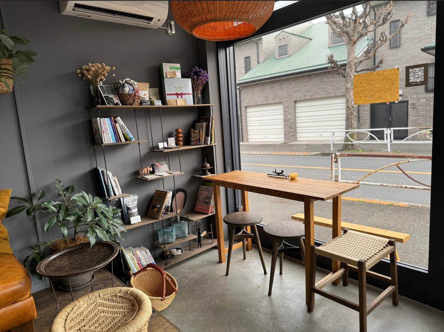 静かな住宅街にポツンとある小さな路面カフェの写真5