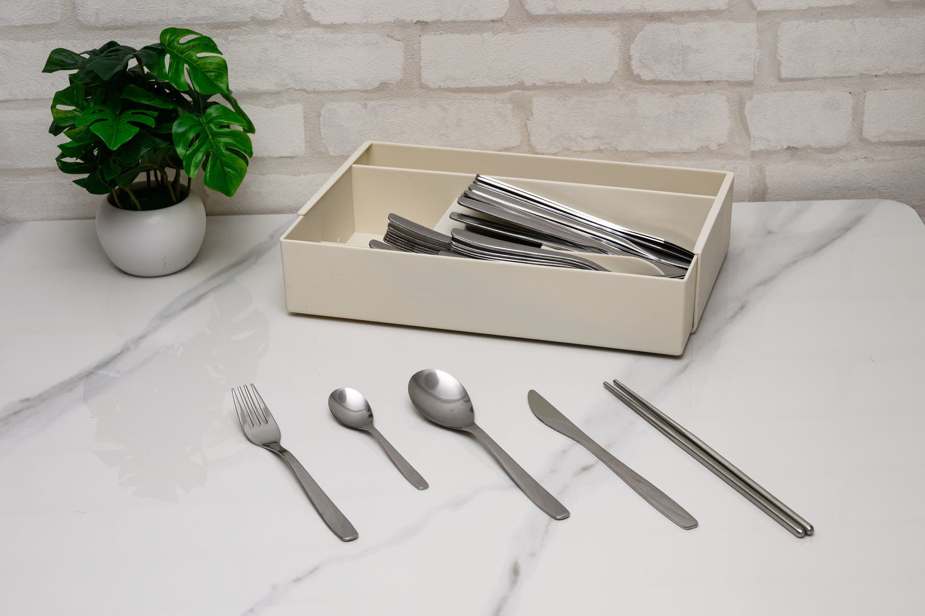 ✨女子会/デート/ママ会/オフ会などで大人気🤍お子様グッズあり👶大画面TVでSwitch＆映画鑑賞🎬タコパ/鍋パにも✨の写真19