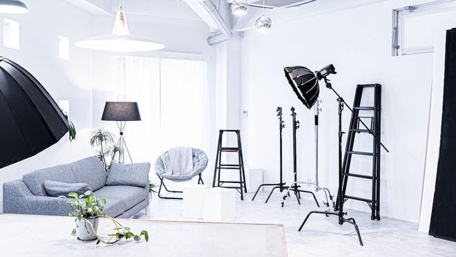 大山駅から徒歩9分の撮影スタジオ!プロのカメラマン常駐により機材の使用方法やアドバイスも可能!の写真1